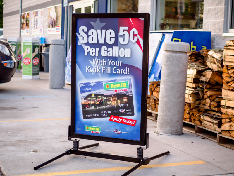 Sidewalk / Curbside Signs | Wilde Signs